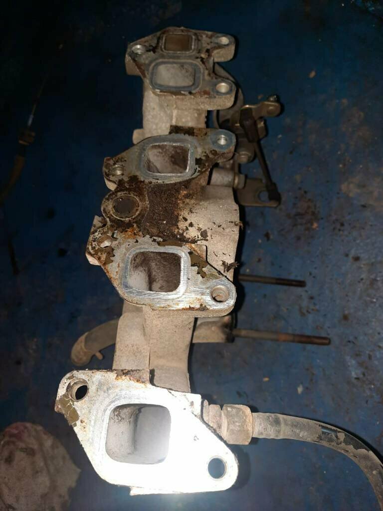 Впускной коллектор Opel Corsa B 1996 90501410