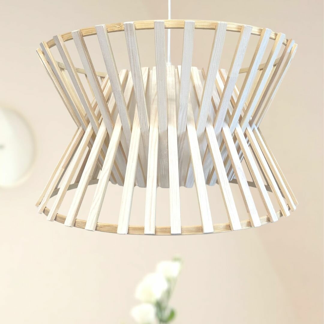 Люстра подвесная деревянная, диаметр 40 см, эксклюзив, ручная работа. Цвет белый/светлое дерево