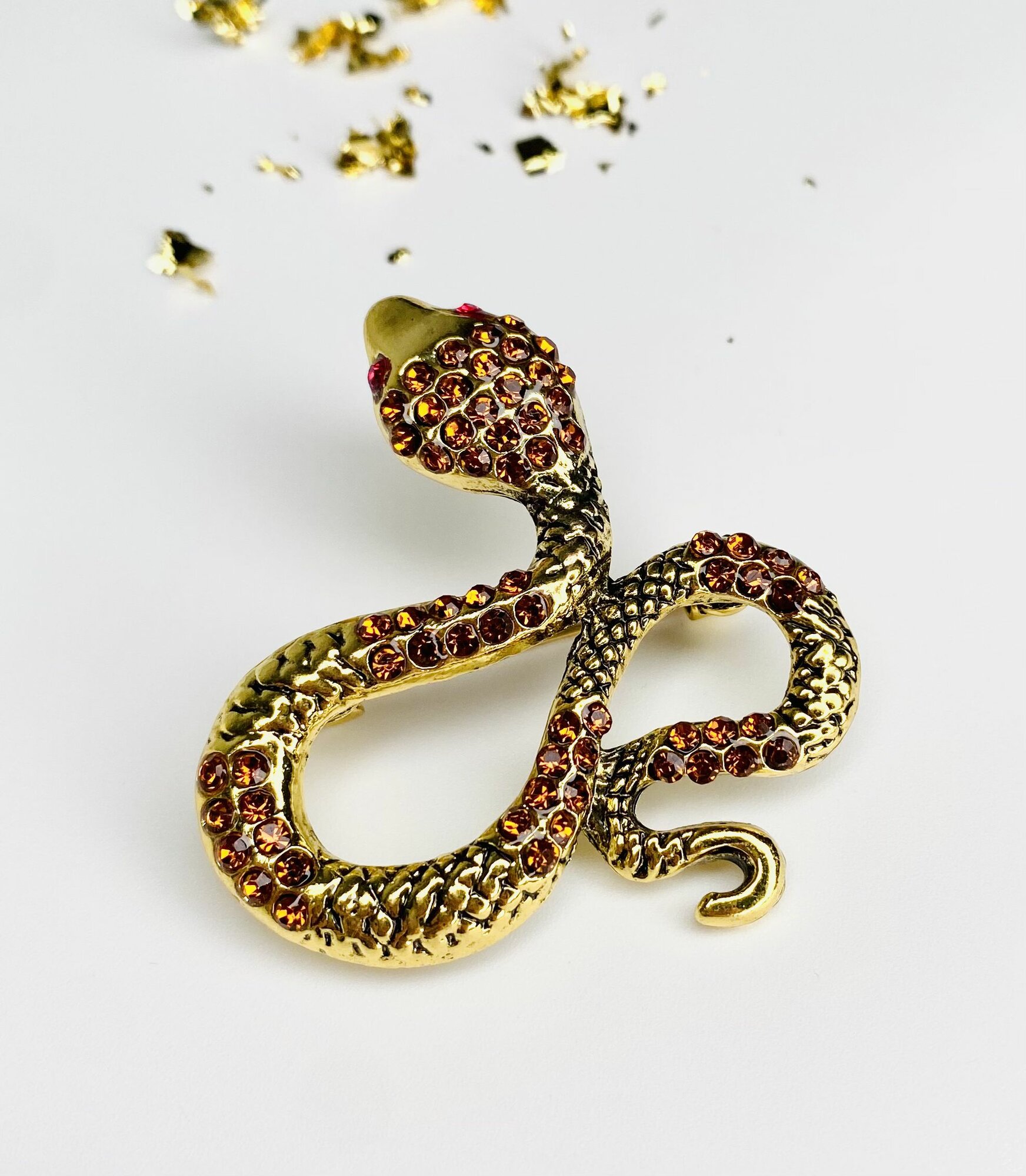 Брошь, стразы, искусственный камень