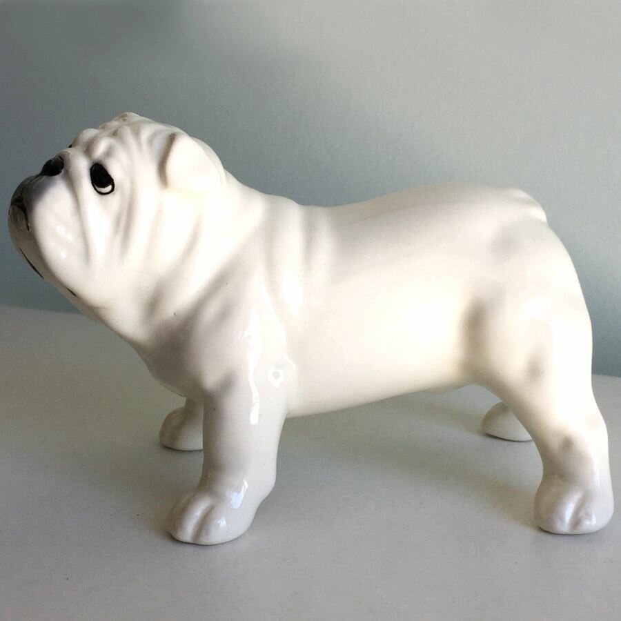 Фаянсовая скульптура Английский бульдог белый Sr-VH-73