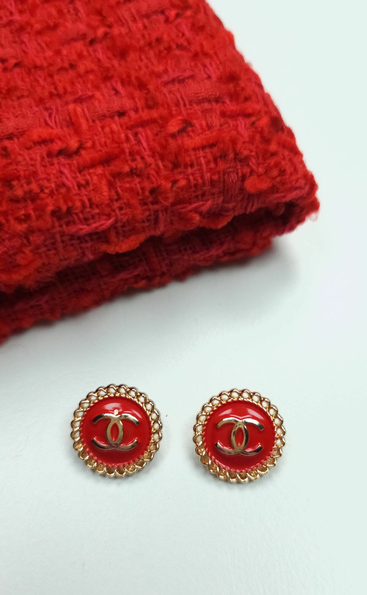 Пуговицы красные с золотом 15мм, 2 штуки