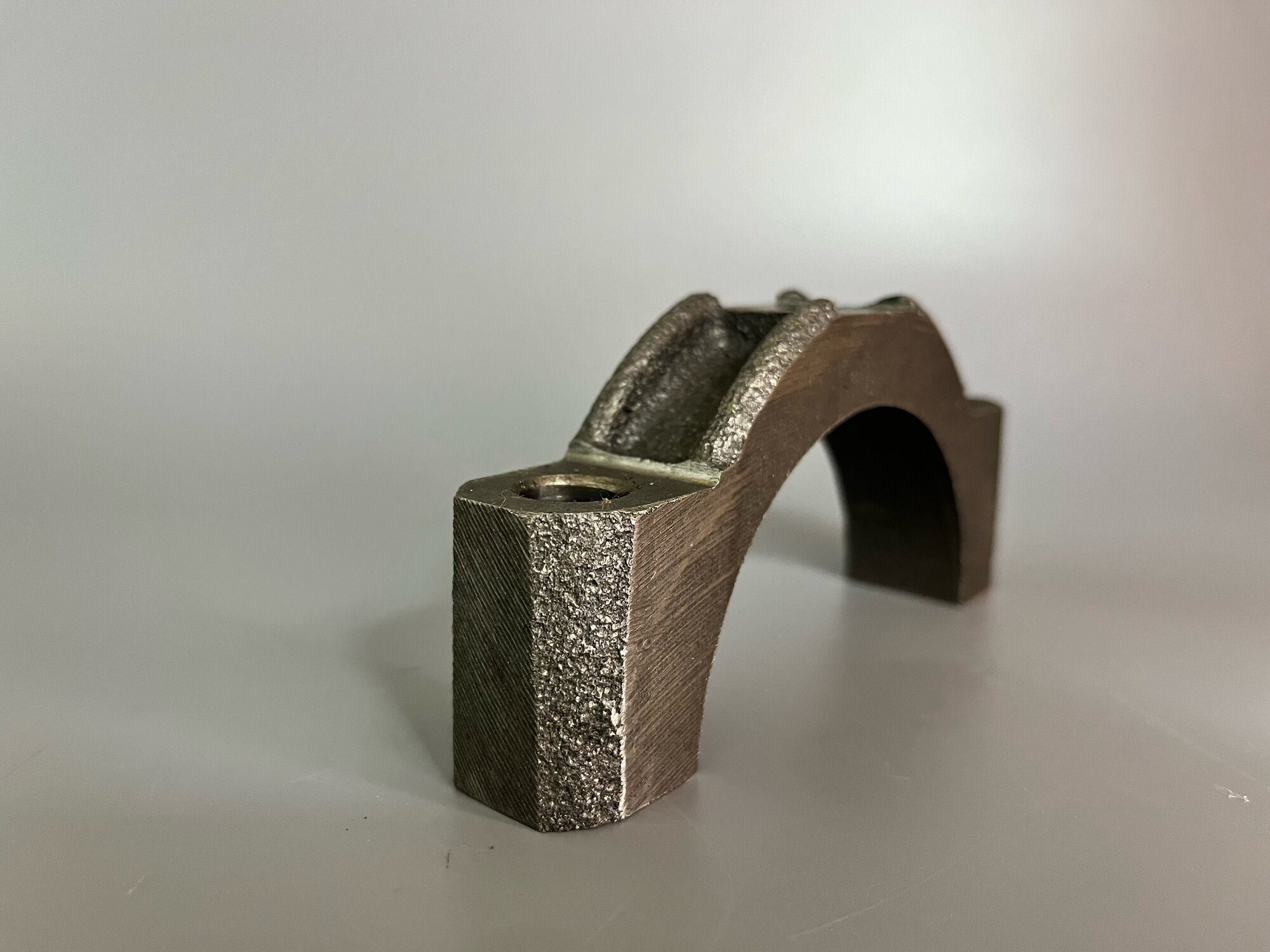 Крышка подшипника дифференциала правая (мост Спайсер) под фиксатор регулировочной гайки (ОАО УАЗ) 3160-2401014 - УАЗ арт. 3160-00-2401014-00