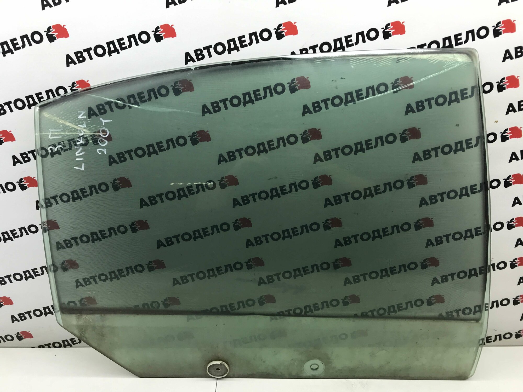 Стекло двери з/п Lincoln Town Car FN145 2001 г.в