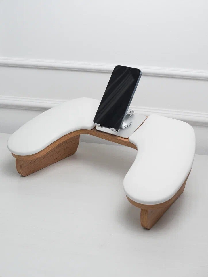 Подставка для рук с держателем для телефона орех с черным "KOVALEVSKI Бабочка"