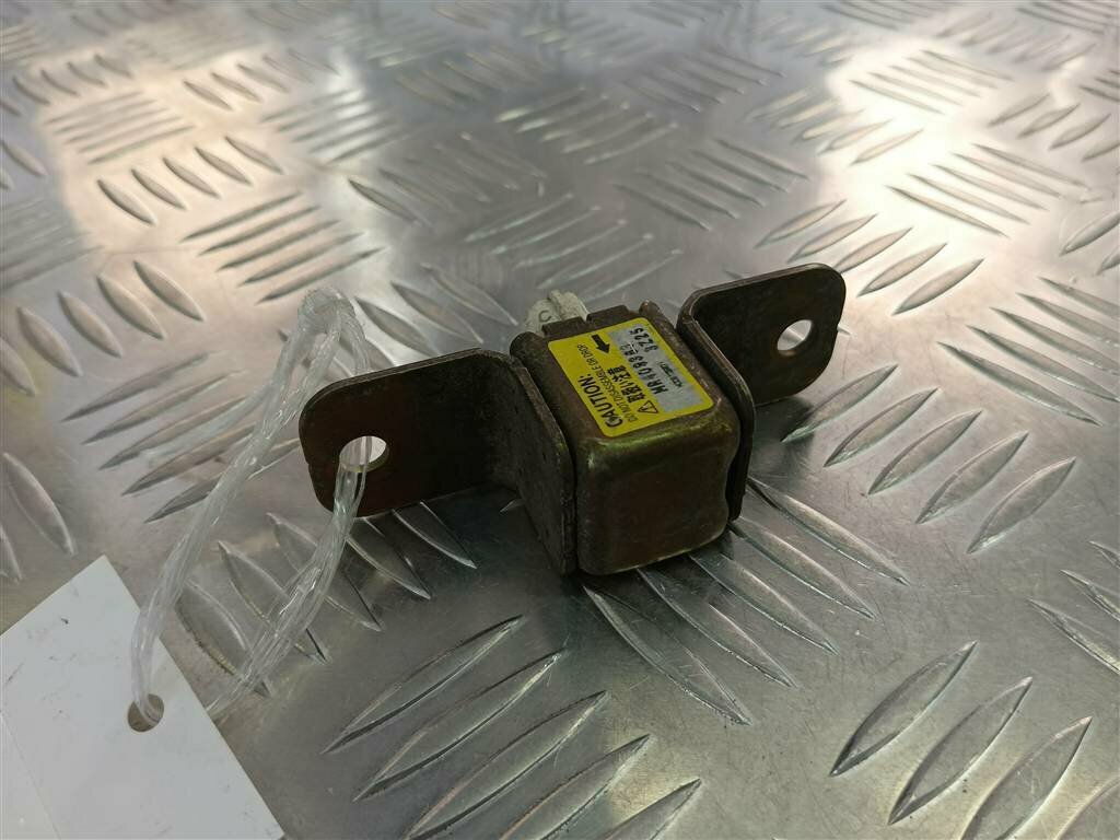 Датчик удара (AIR BAG) Б/У для MITSUBISHI PAJERO III рестайлинг (2002—2006) MR409363