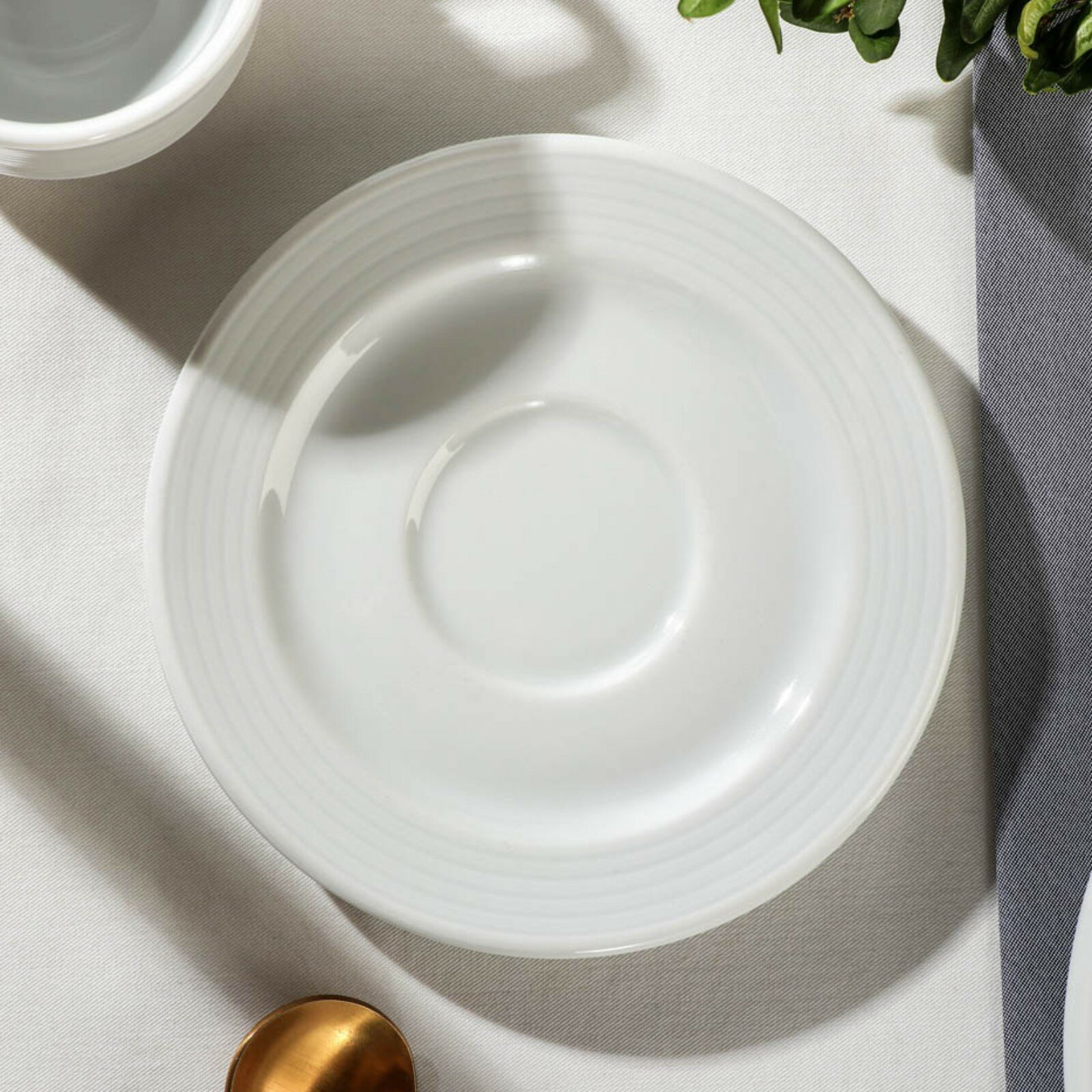 Блюдце фарфоровое кофейное CORAL, 12,5 х 12,5 см, цвет белый