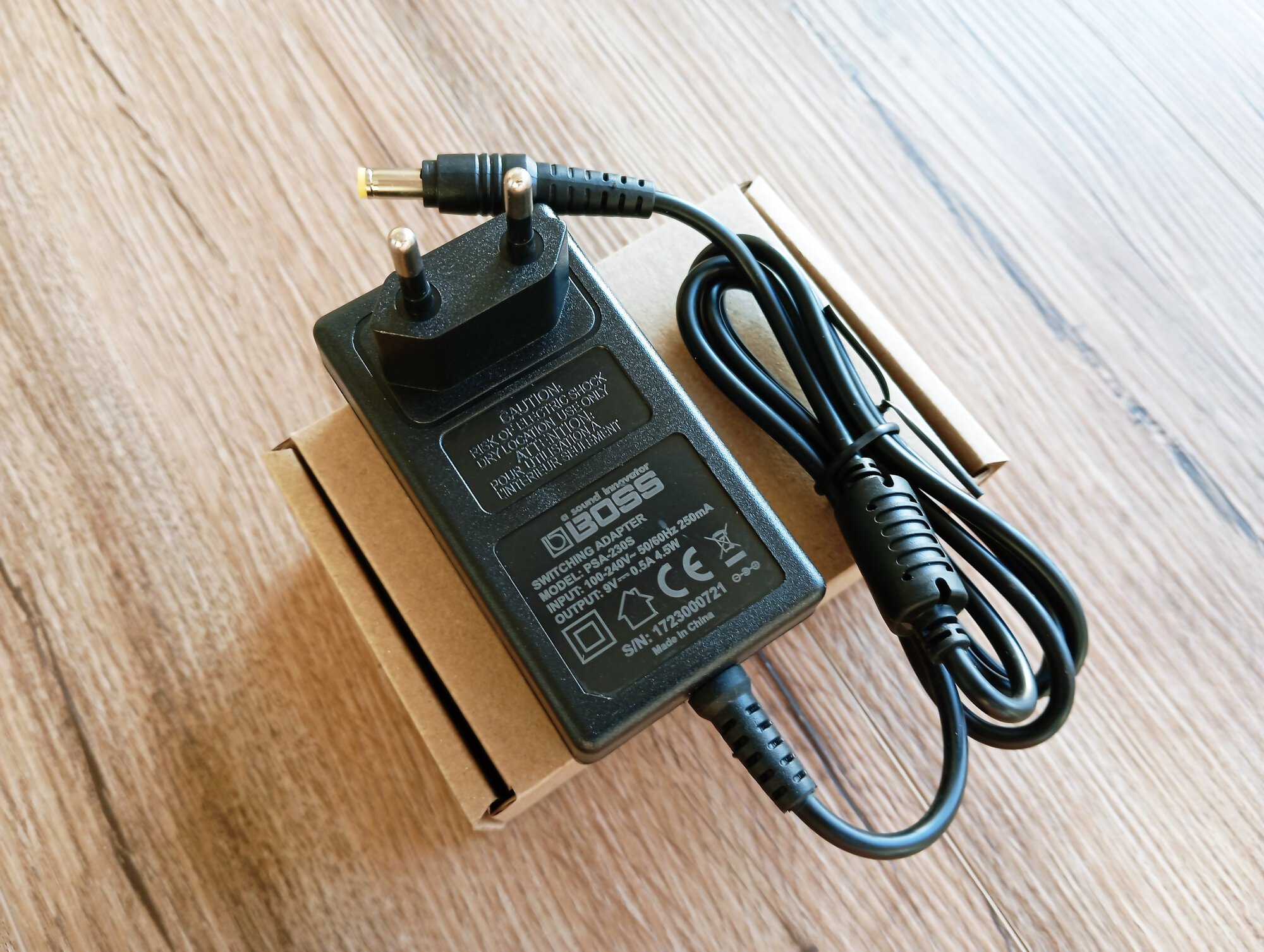 Блок питания Darkglass ADAM для гитарной педали (адаптер 9V 400mA - 500mA)