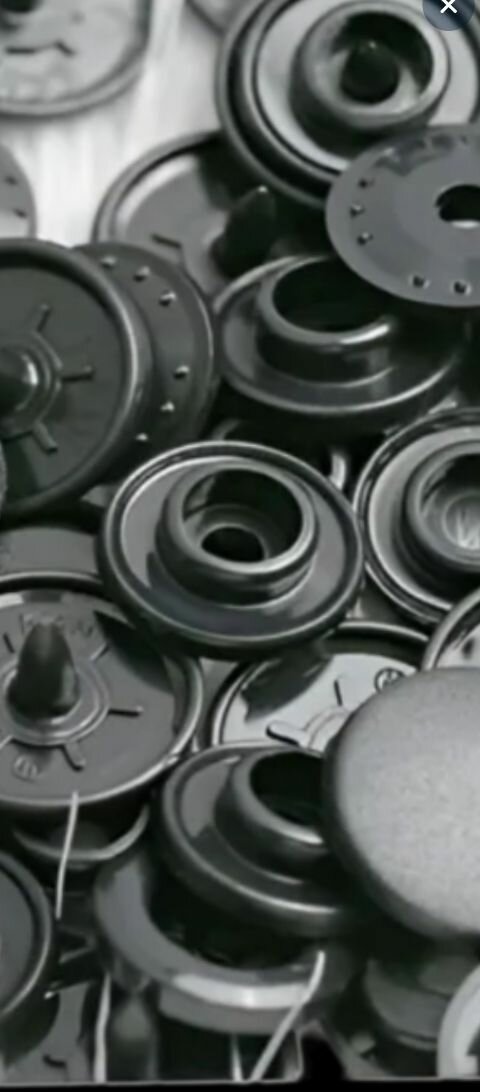 Пластиковые кнопки для одежды 12 мм. черные