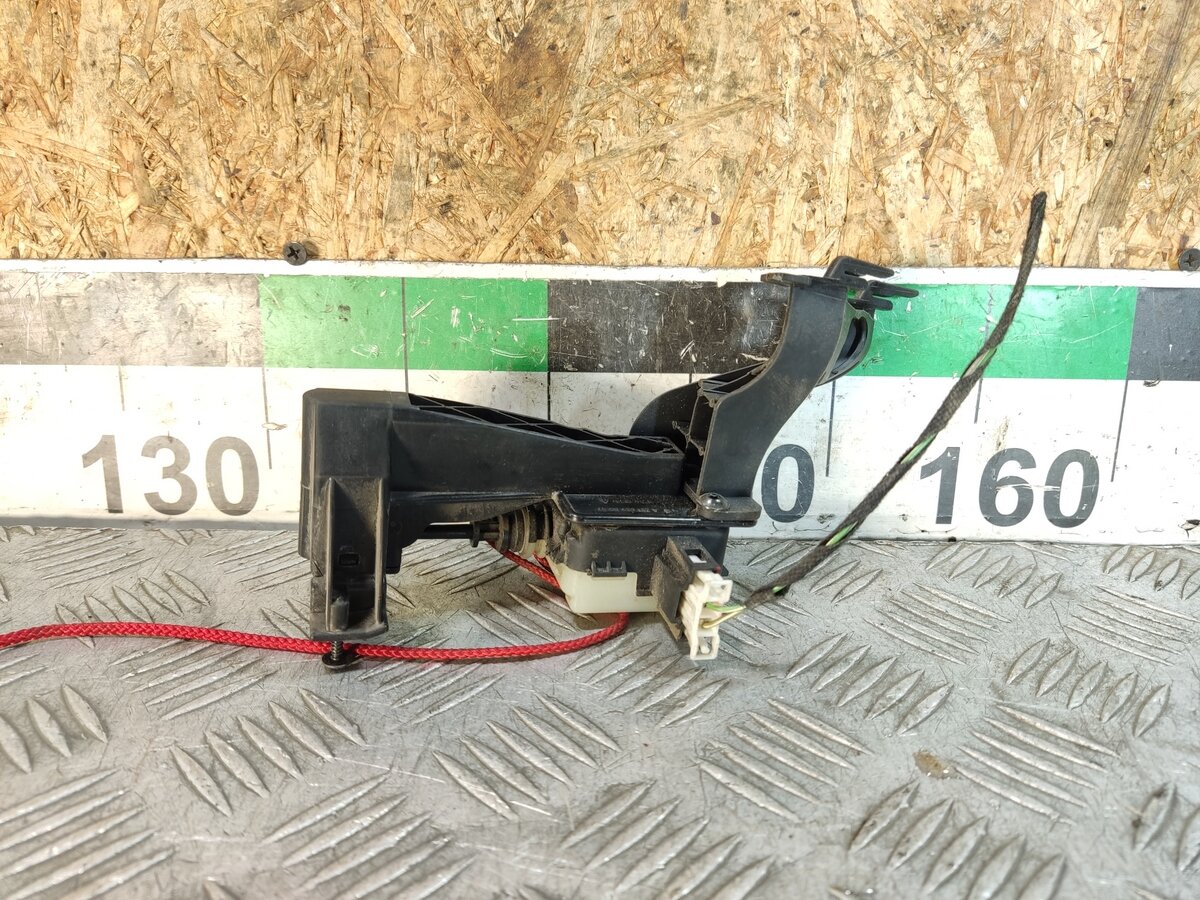 Замок лючка бензобака MERCEDES ML w164 1648200072