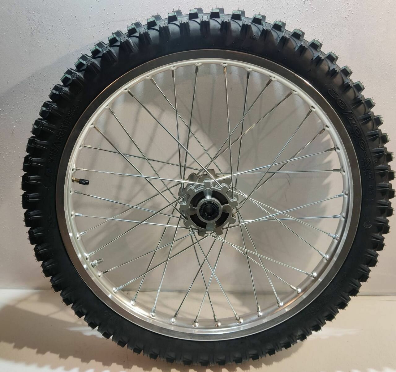 Колесо переднее в сборе (ступица, обод, камера, покрышка) 80/100-21 мотоцикл KAYO K1 250 MX