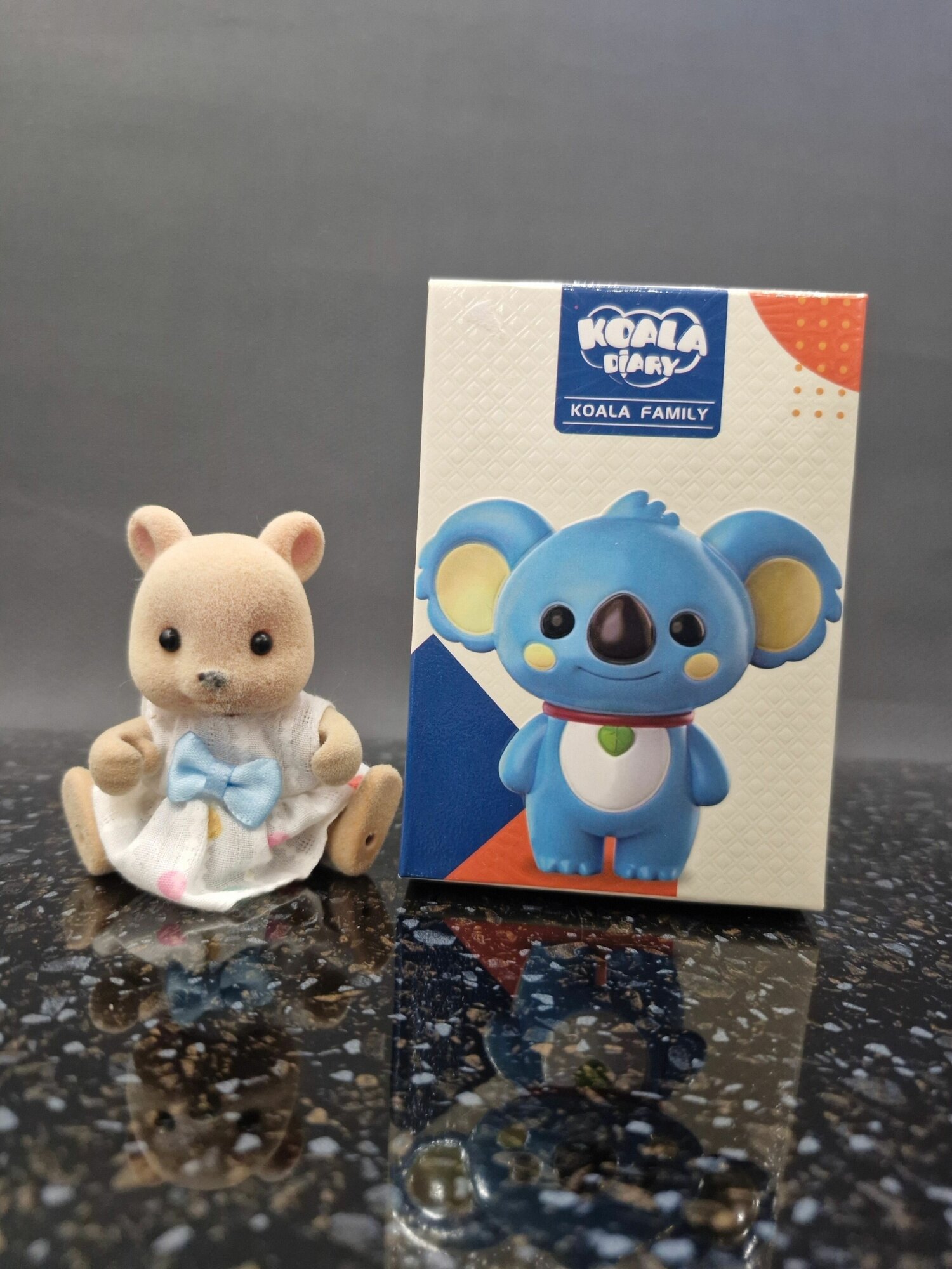 Фигурки зверята куколки Koala Families Diary "Медведь 1 шт"