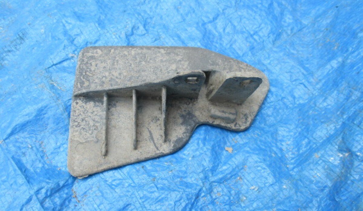 Брызговик задний Avensis II Toyota 6563105020