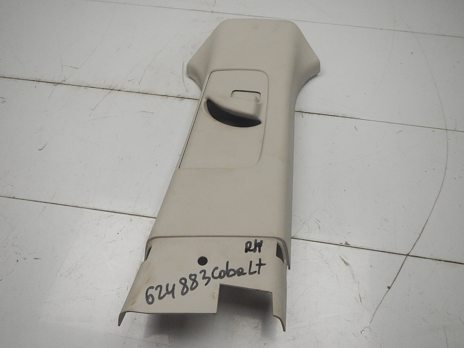 Б/У Обшивка стойки центральной правой, Chevrolet (Шевроле)-COBALT (11-) CHEVROLET COBALT (11-) верхняя Потертости. 624883...