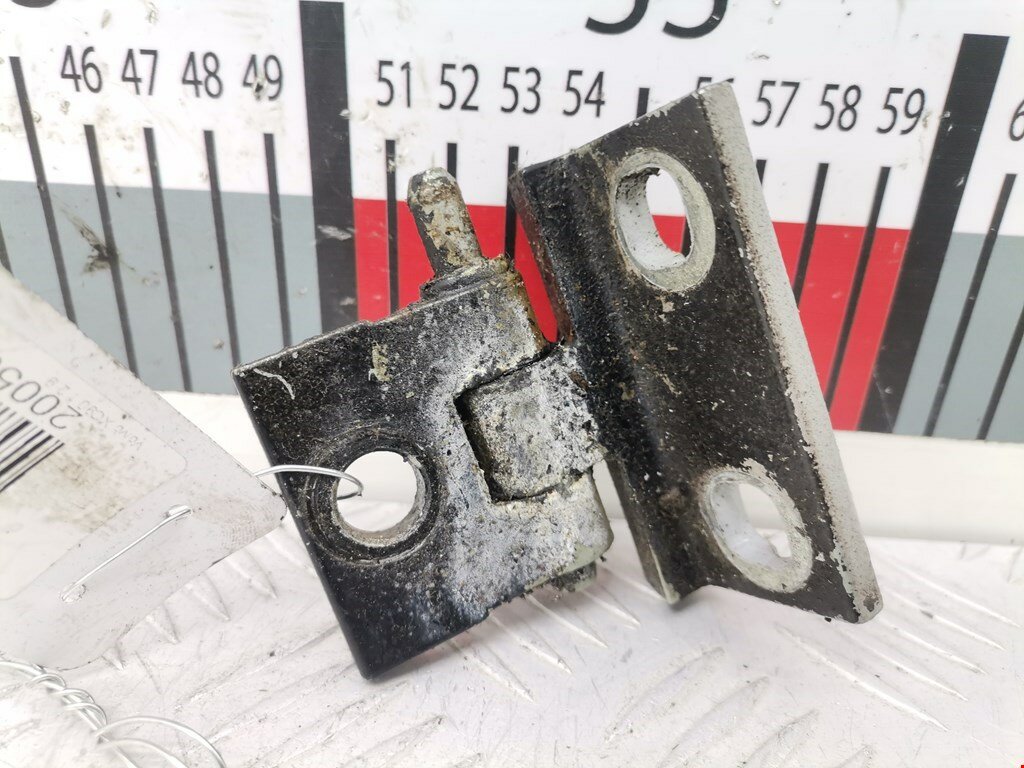 Петля двери передней левой Volvo XC90 1 арт. 2005061