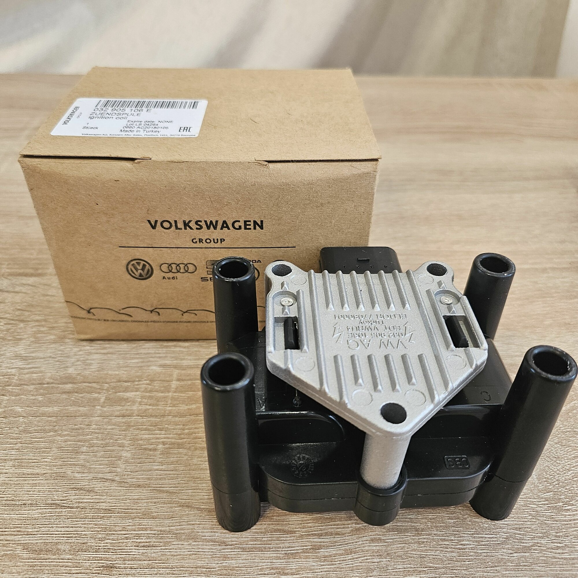 Катушка зажигания VW G4/PASSAT/OCTAVIA 032905106E VAG