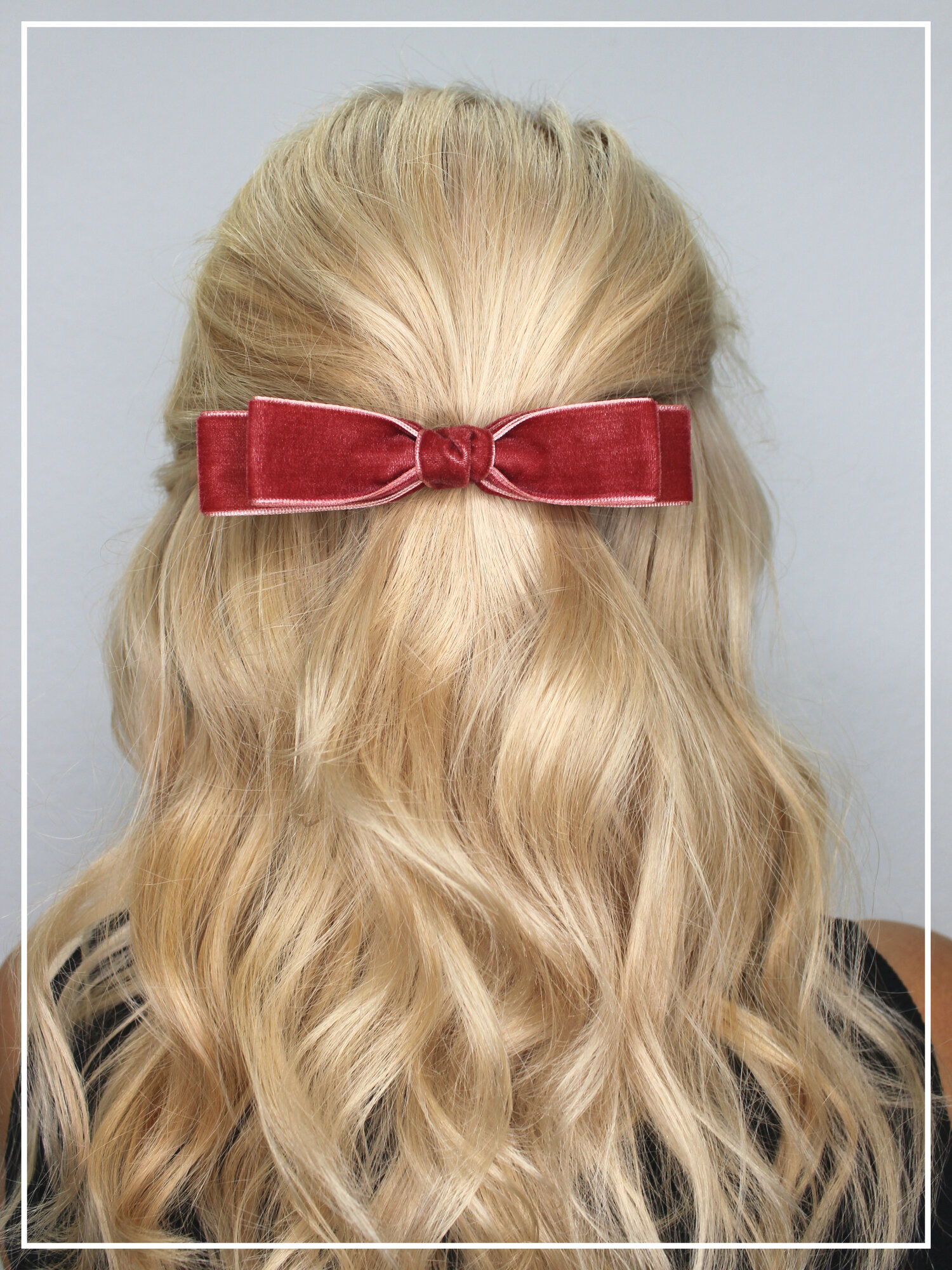 Заколка для волос. Бордовый бант для волос на заколке ручной работы из бархатной ленты.