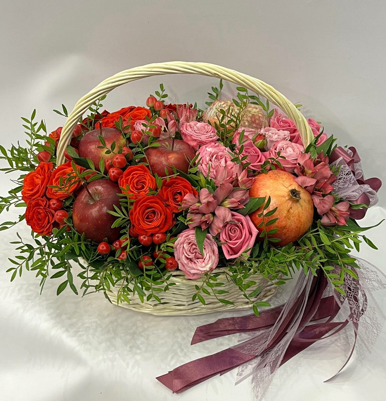 Корзина из фруктов «Страсть и нежность» - S (до 30 см)