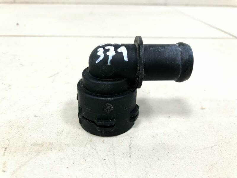 Фланец двигателя системы охлаждения Volkswagen Tiguan 2017 кат.номер: 5QD122291D