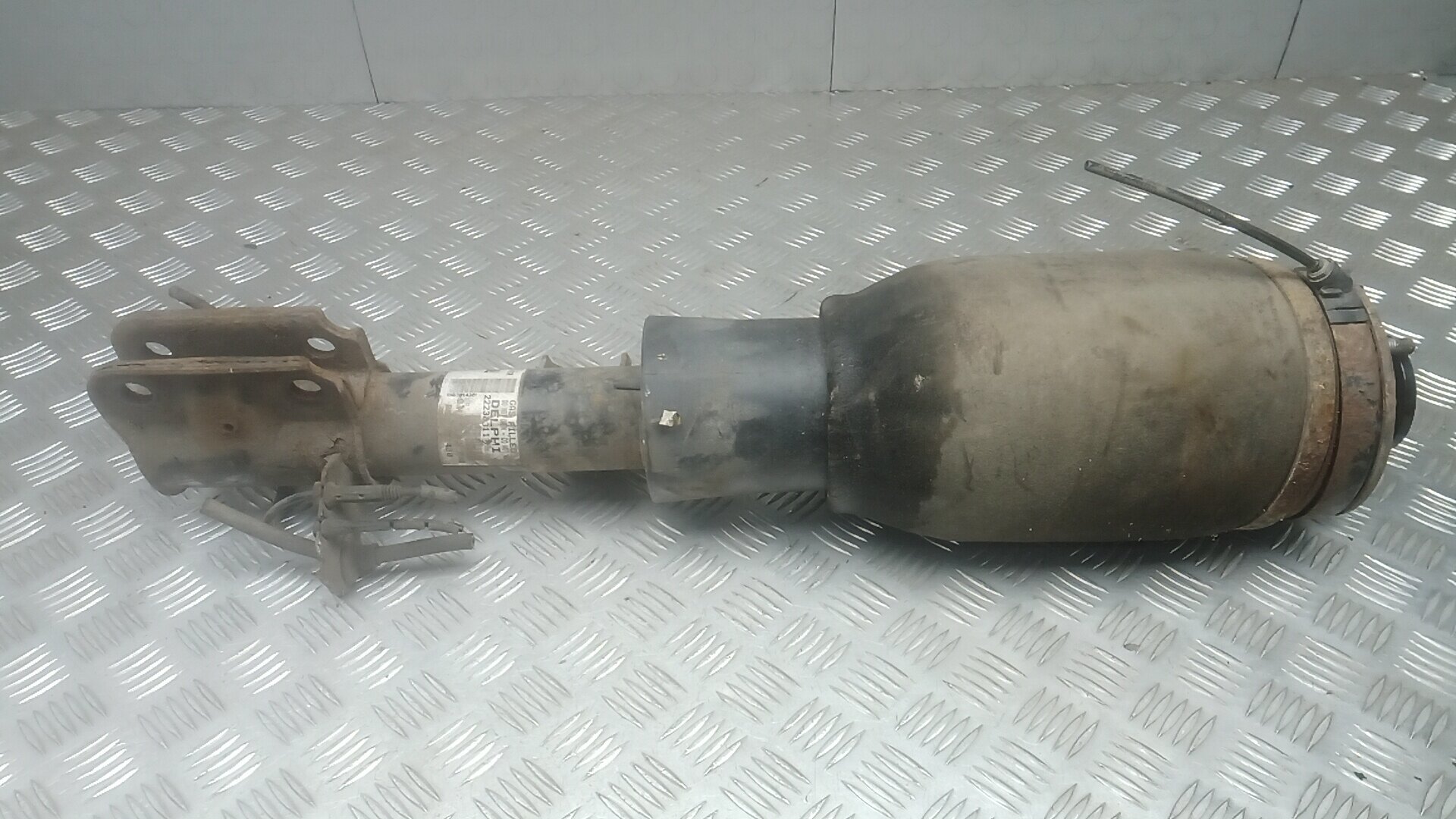 Стойка передняя левая LAND ROVER RANGE ROVER 3, Номер RNB501430