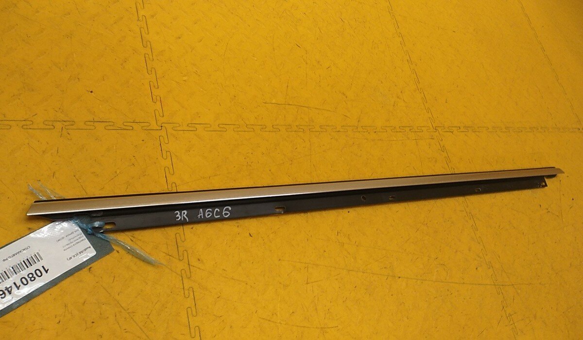 Накладка стекла заднего правого (бархотка) A6 (C6,4F) Audi 4F0853764A