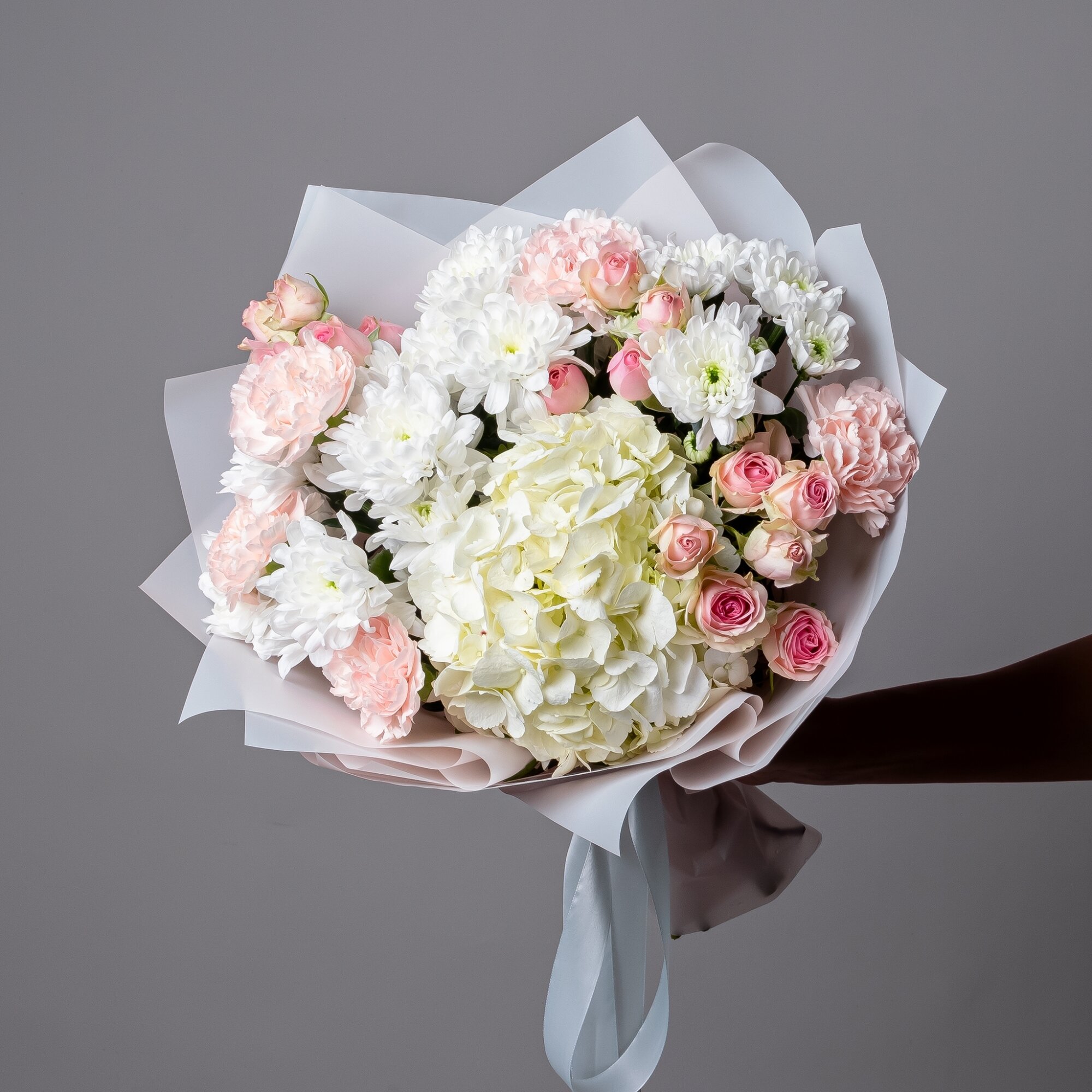 Букет цветов Романтическая грёза S в коробке и аквабоксе от "Простоцветы"