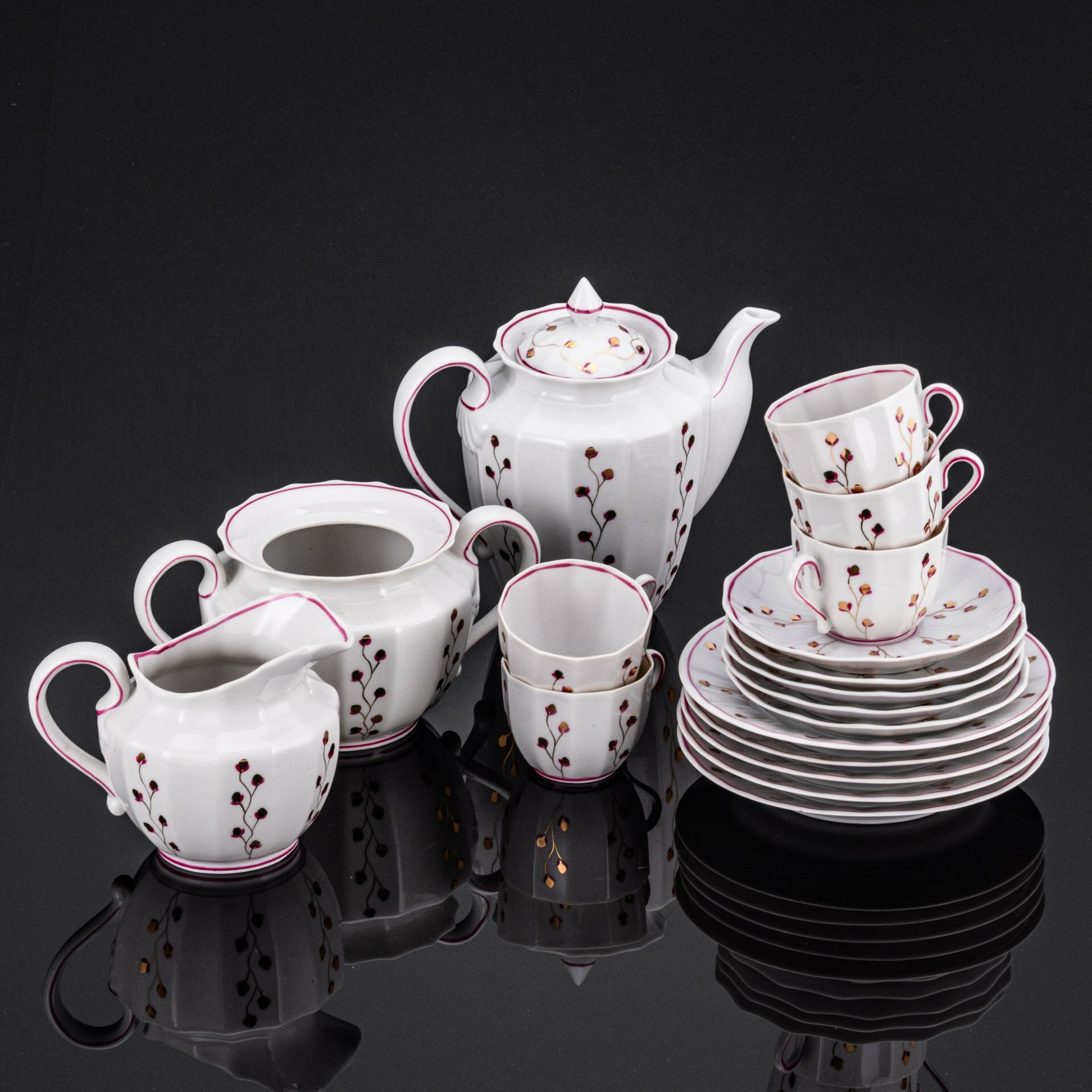 Сервиз кофейный "Вьюнок" на 5 персон (18 предметов), художник Смирнов Е. П, фарфор