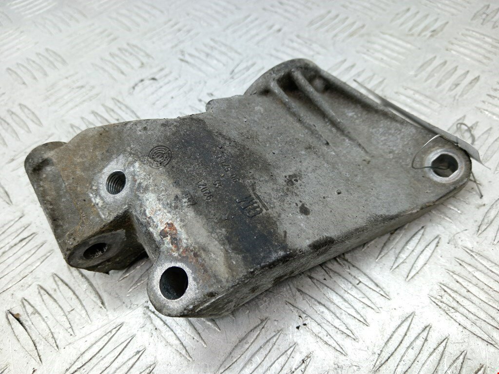 Кронштейн генератора Opel Vectra C 90571112 арт. 2054477