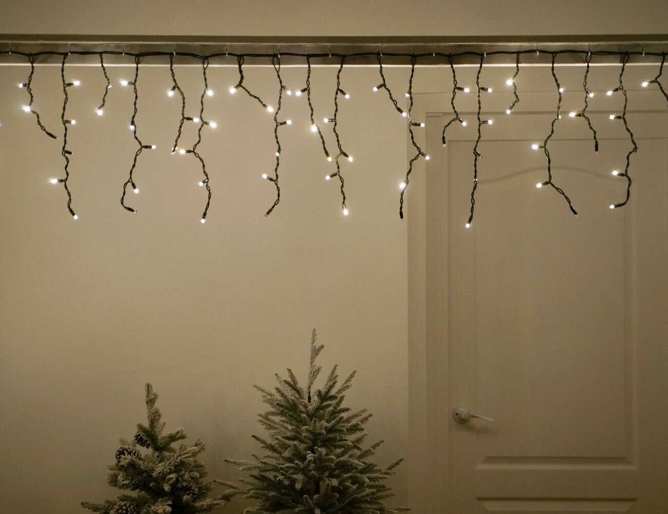 Светодиодная гирлянда Бахрома Profi Rubber 3.1*0.5 м, 120 теплых белых LED ламп, мерцание, черный каучук+ПВХ, соединяемая, IP65, Winter Deco 4080172