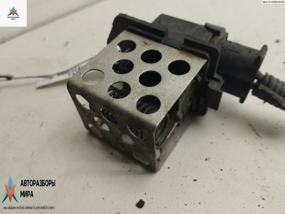 Блок управления вентилятором (реле) Nissan Note E11 2006 8200045082