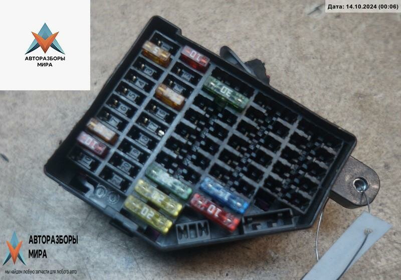 Блок предохранителей Volkswagen Passat B6 2006 3C0880204C