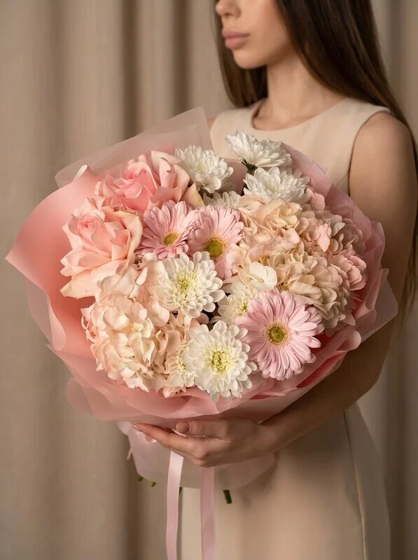 Букет "Джульетта", гортензии, герберы, хризантемы, на стеблях, размер M, розовый
