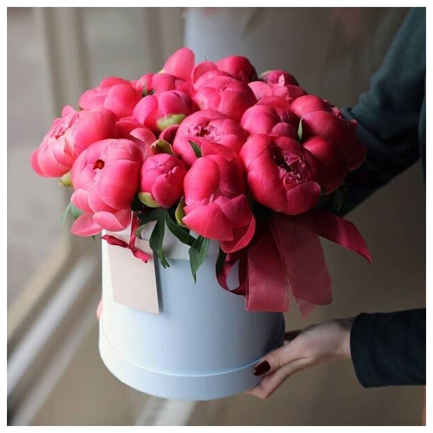 Цветы в коробке, Пионы коралловые, красивый букет цветов, шикарный, премиум цветы пионов.