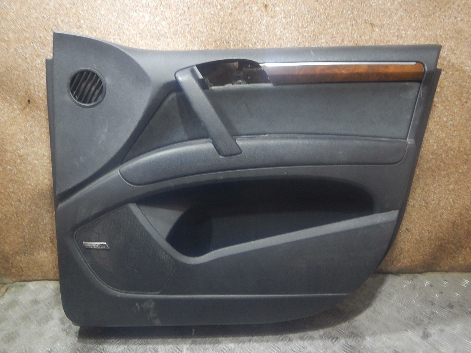 Б/У Обшивка двери передней правой, Audi (Ауди)-Q7 (4L) (05-15) AUDI Q7 (4L) (05-15) кожа Потертости. 388908 VAG арт. 4L18...