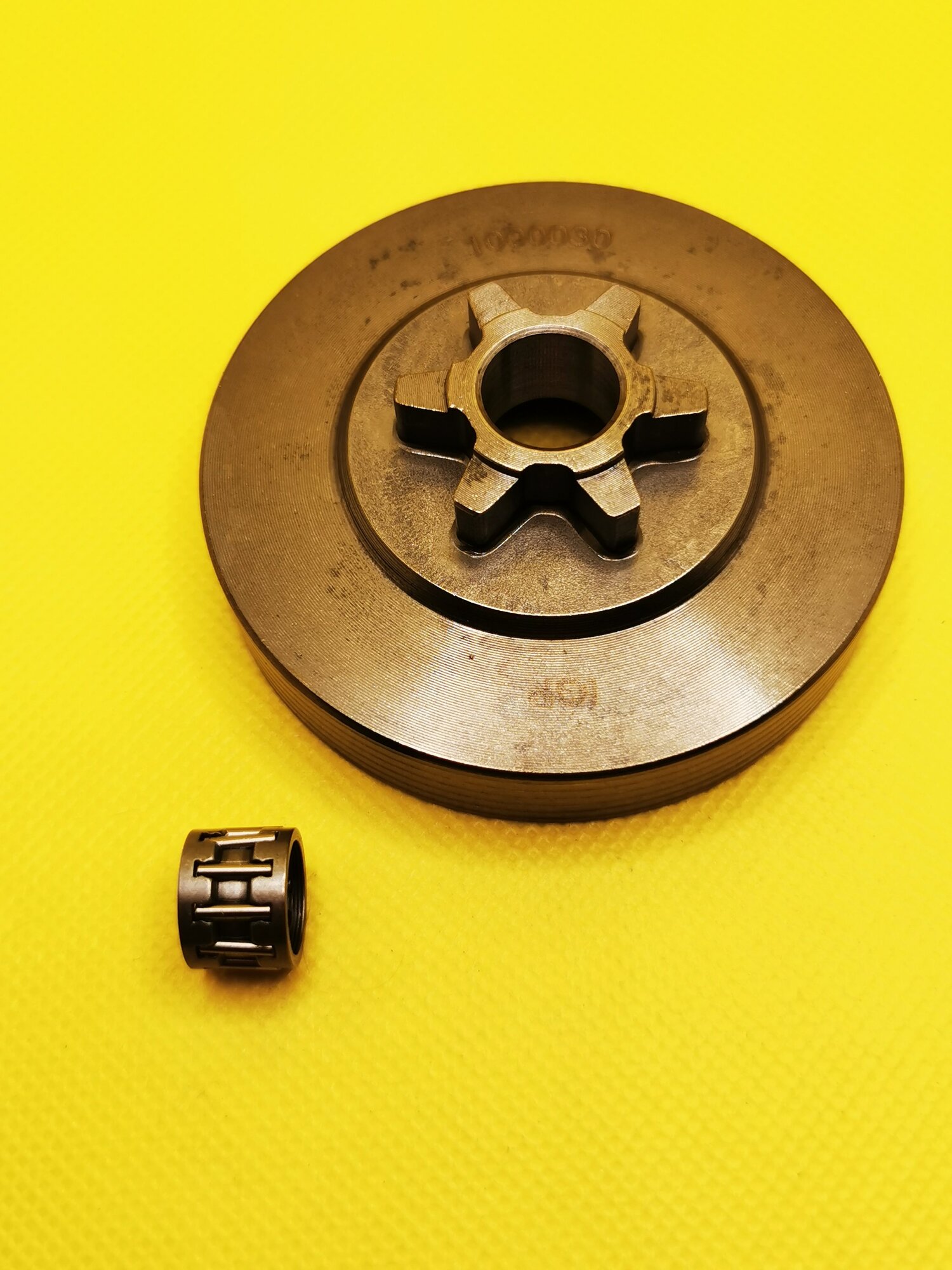 Звёздочка ведущая 3/8" бензопилы Champion 240 монолит+подшипник (IGP) 1000030