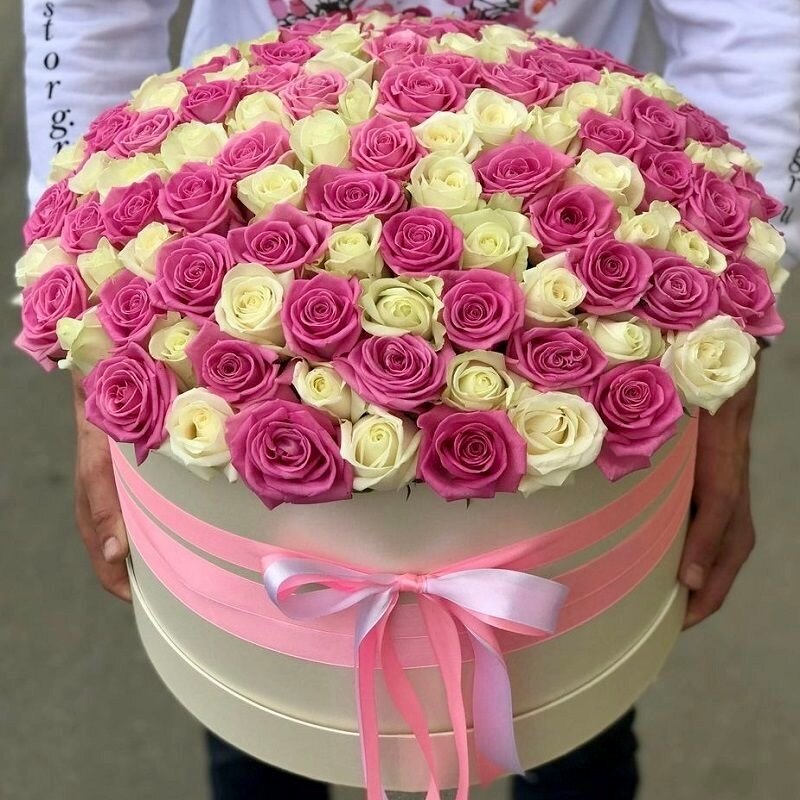 Букет из белых и розовых роз 101 шт в шляпной коробке, красивый букет цветов, шикарный, премиум цветы, премиум букет
