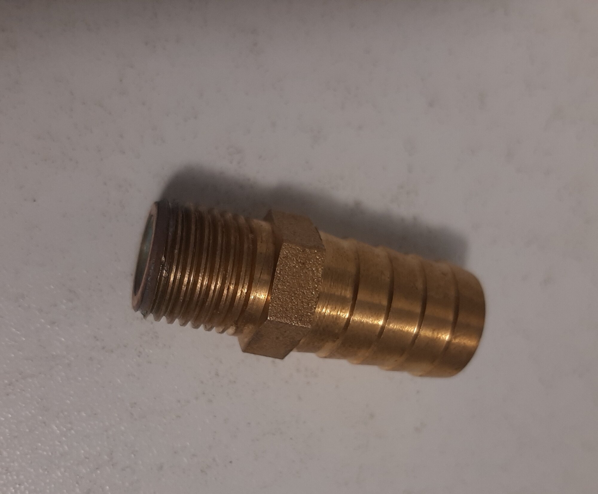 Штуцер , латунь с наружной резьбой 1/4 14 мм.