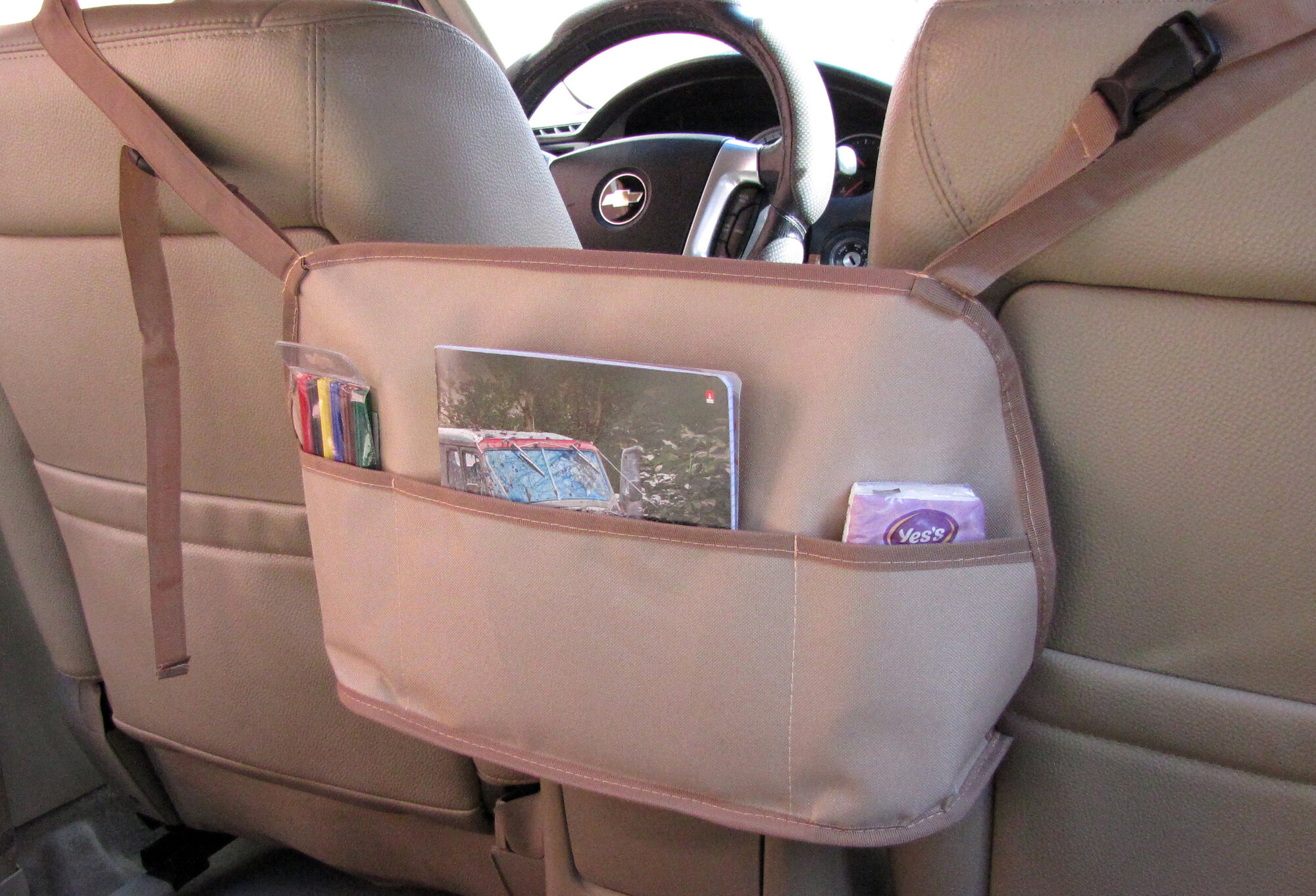 Органайзер-карман между передних сидений бежевый.