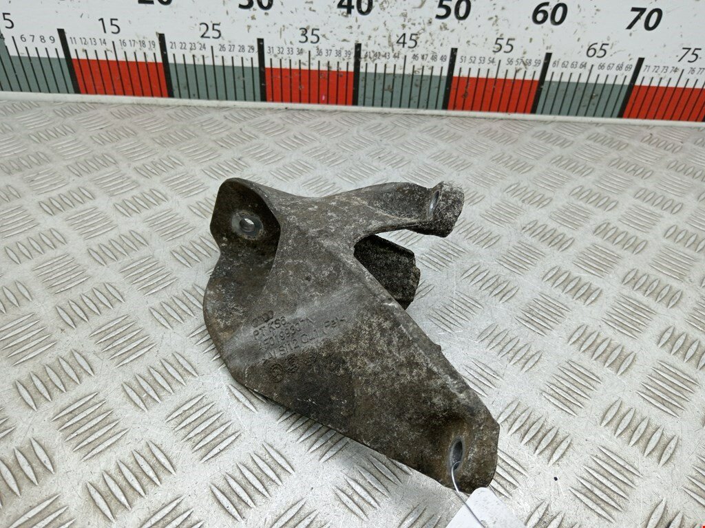 Кронштейн (крепление лапа) двигателя Audi A6 C6 4F0199307N арт. 2190154