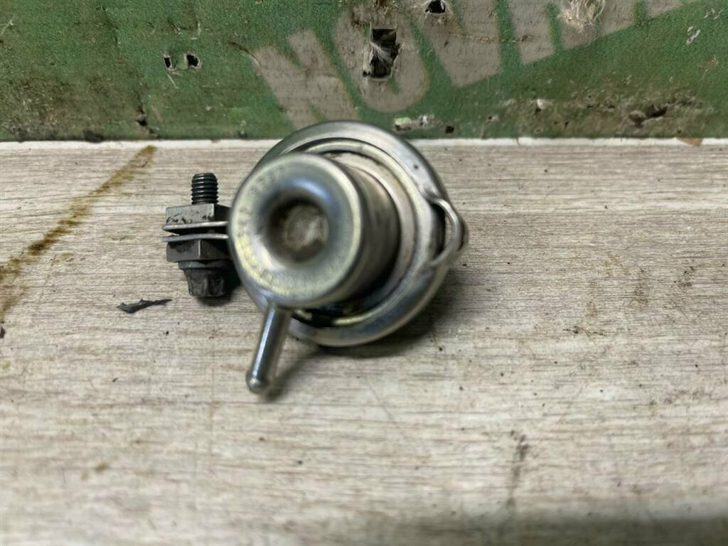 Регулятор давления топлива Opel Vectra B 1995-1999