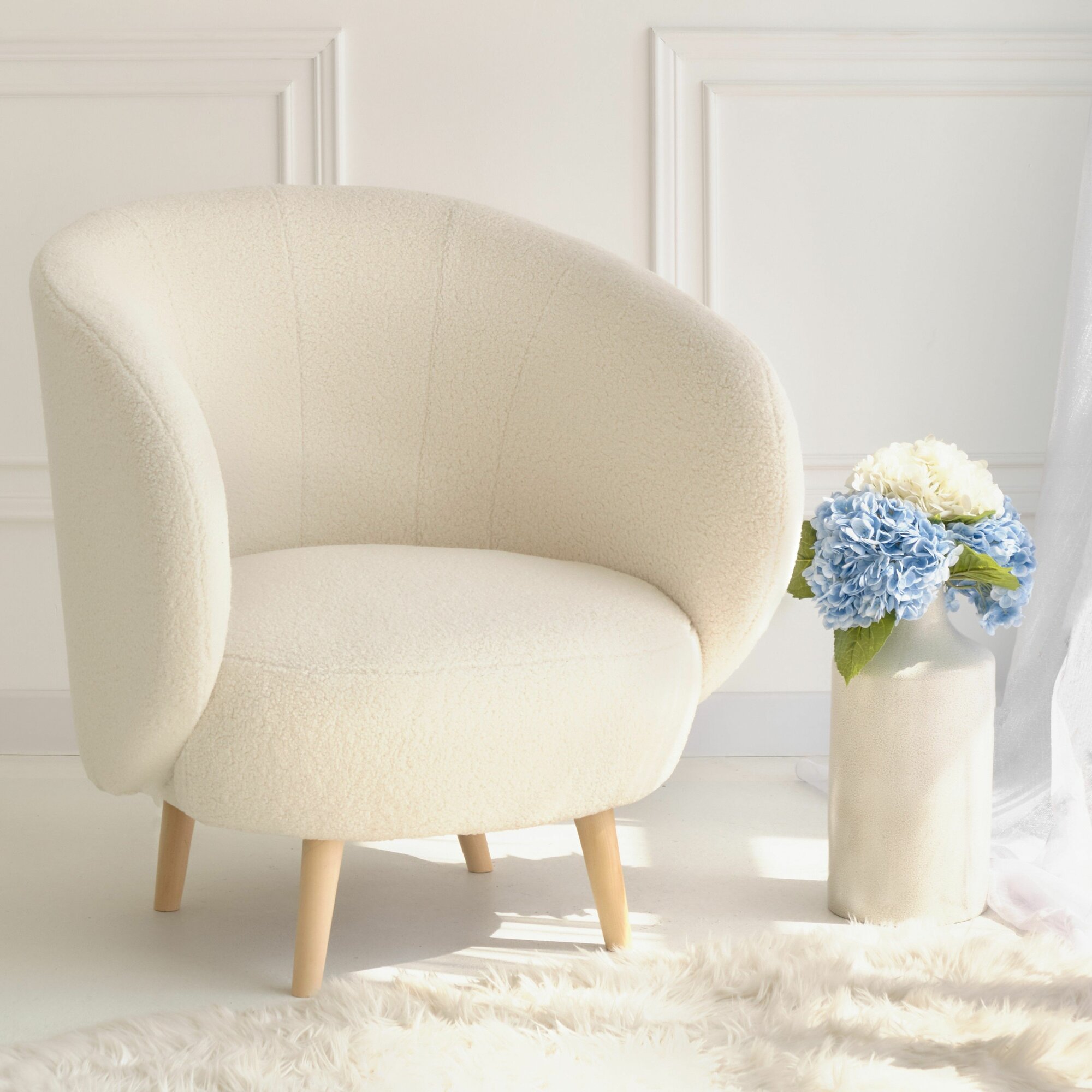 Кресло Мод мягкое для отдыха в гостиную, спальню и детскую, букле, искусственный мех, барашек