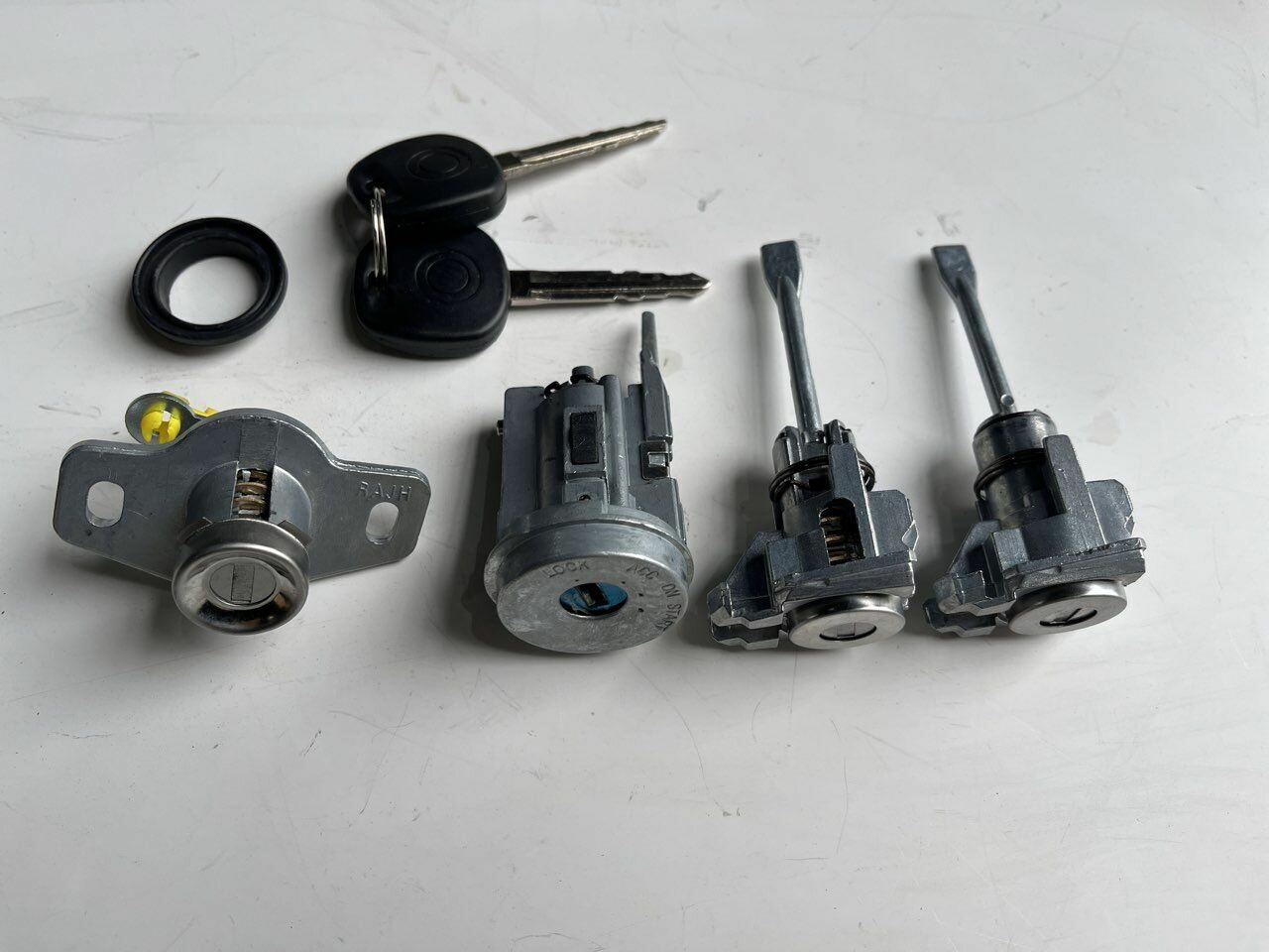 Комплект ключей и личинок Geely MK Cross [1.5 16V 5MT хетчбэк] 101801241201