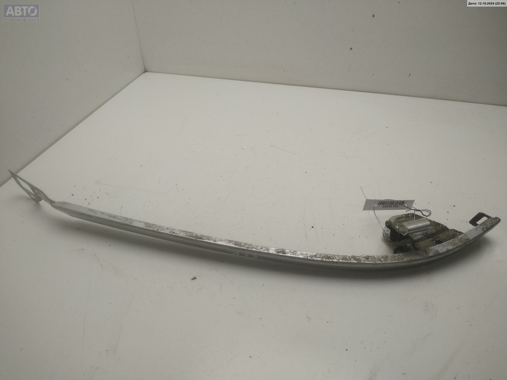 Ус под фару правый Toyota Avensis (1997-2003)