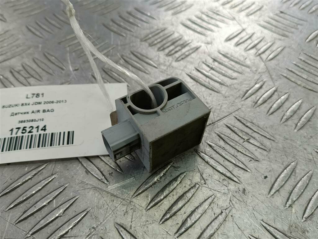 Датчик удара (AIR BAG) Б/У для SUZUKI SX4 I рестайлинг (2009—2014) 3893080J10