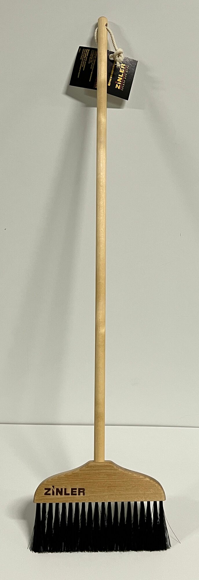 Щетка ZINLER малая, с черенком, для пола