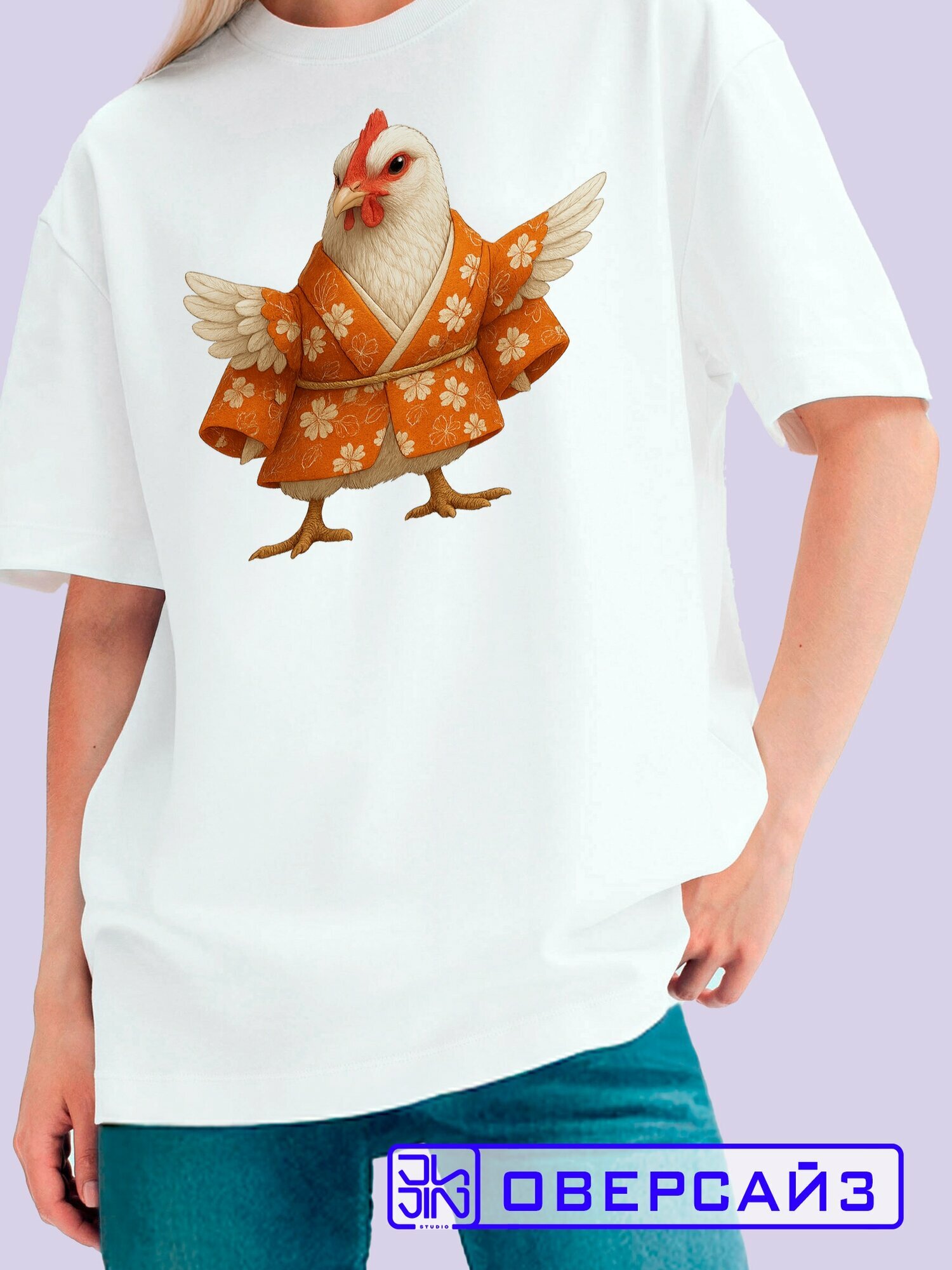 Футболка оверсайз женская с принтом Аниме курица в оранжевом, цветочном кимоно с белыми этническими узорами, белый хлопковый трикотаж с прикольным рисунком на груди