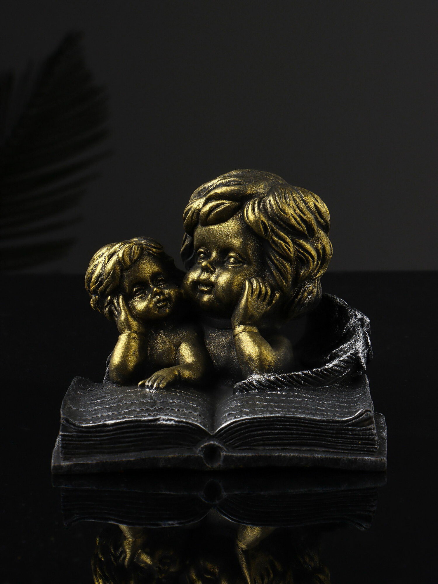 Фигурка полистоун "Ангелы с книгой", 9.5x11x9.7 см, тематика праздника: пасха