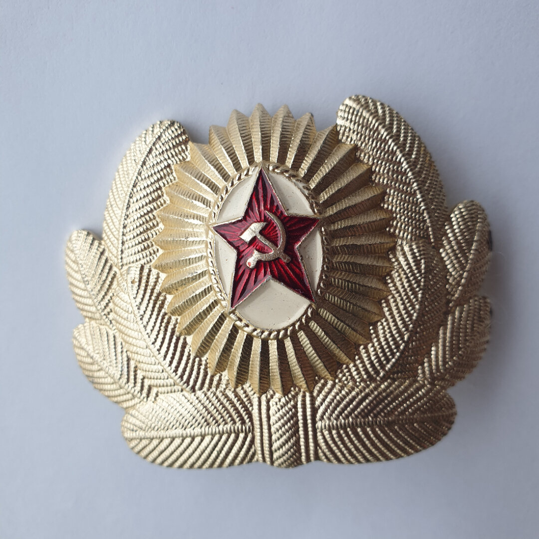 Кокарда на фуражку с ветками, СССР. Советская символика серп и молот. Винтаж