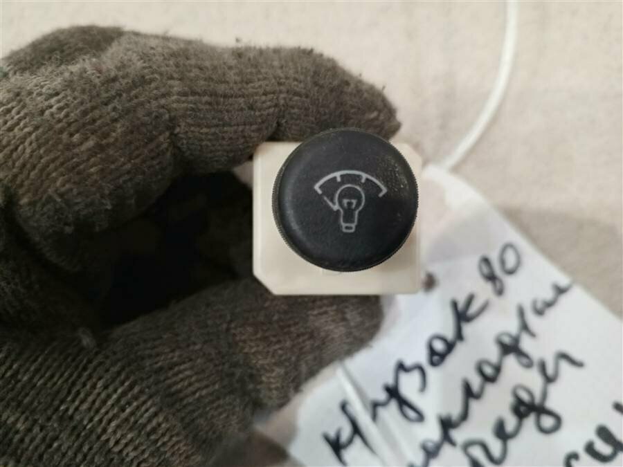 Кнопка освещения панели приборов от Toyota Land Cruiser 80 1990-1997