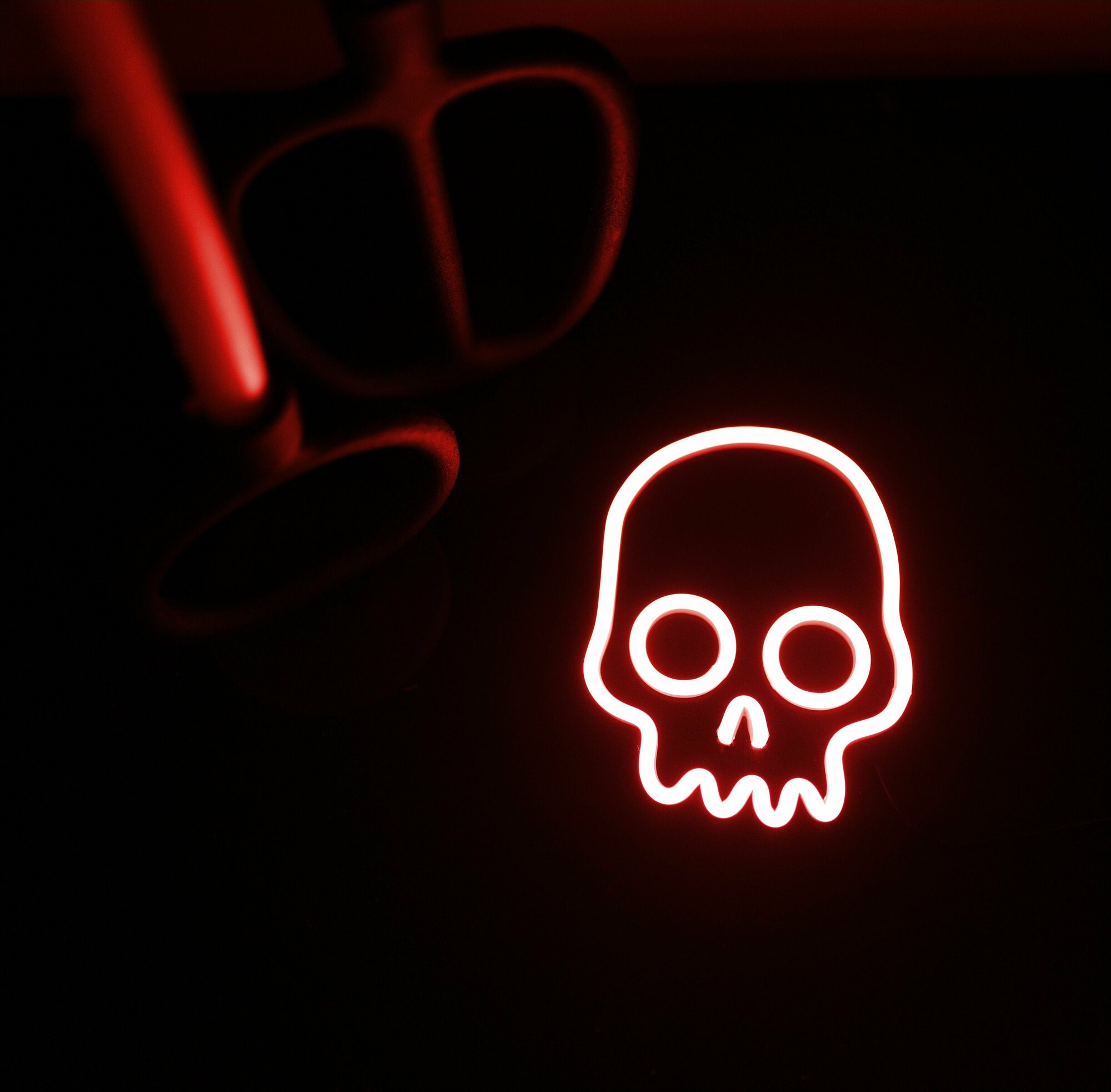 Неоновый светильник Elmarto Черепок, 17x14 см, красный