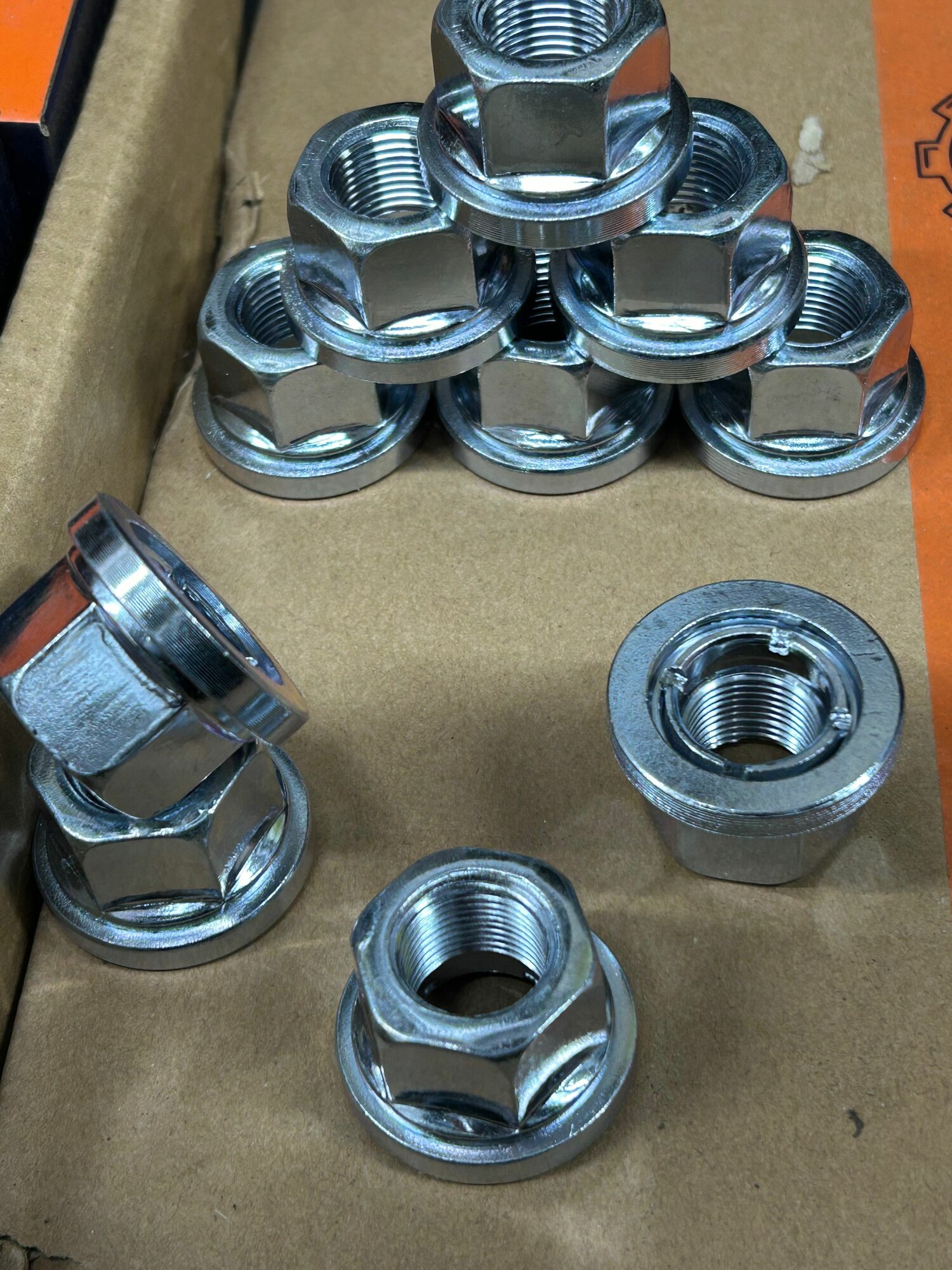 Гайка колеса M18*1.5*24 ГАЗель-3302, ЗИЛ-5301 с пресс шайбой (за 1шт.) арт. 3302-3101034